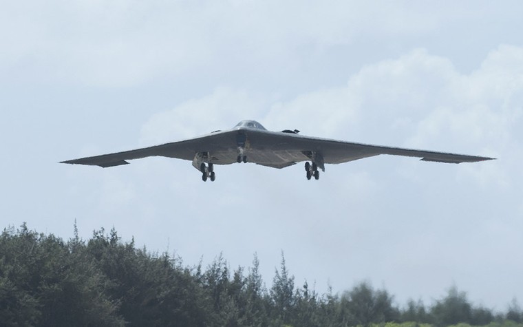 Bombardeiros dos EUA de R$ 10,8 bilhões realizam manobra militar no ...